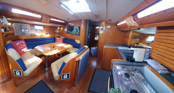 "Nuits Au Port" Superbe Voilier à Quai 9 Personnes - La Rochelle