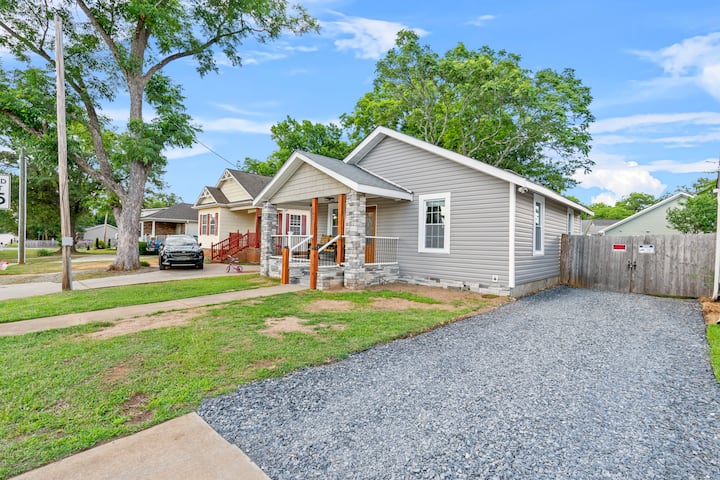 Old Paris Bungalow - Greenville, SC