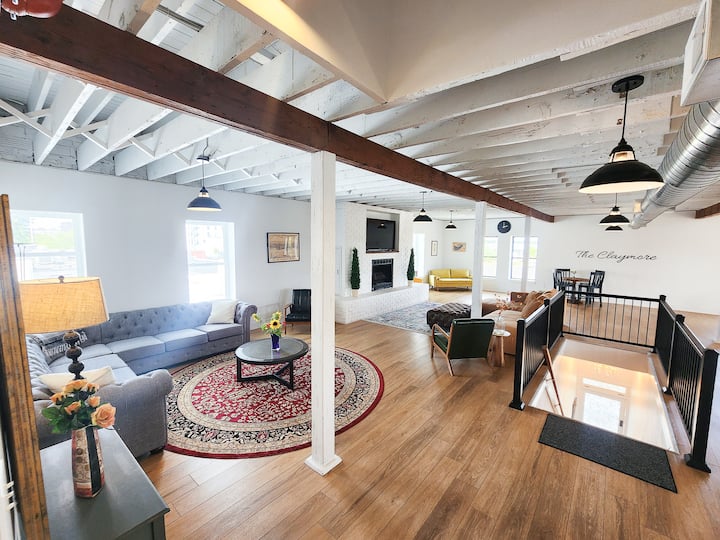 The Claymore Of Downtown Muskegon - Muskegon, MI