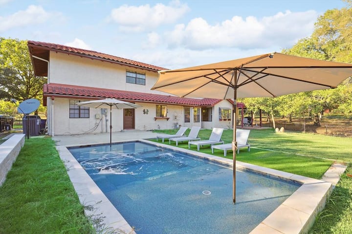 Vintage Ranch • Rescue Animals, Pool & Games - Flower Mound, TX