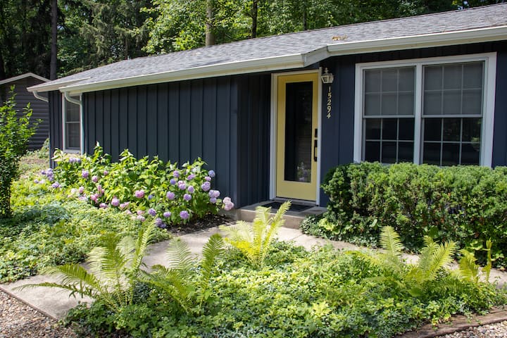 The Yellow Door Cottage - New Buffalo, MI