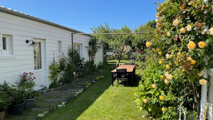 Jolie Maison, Au Calme Avec Un Beau Jardin - Berck