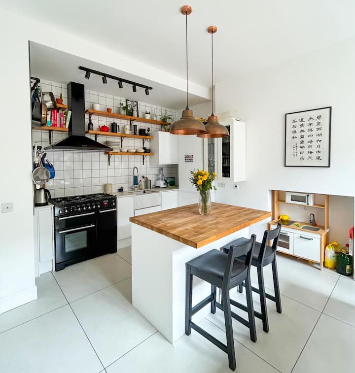 Leith 3 Bedroom House- April & Festival Bookings - Edinburgh
