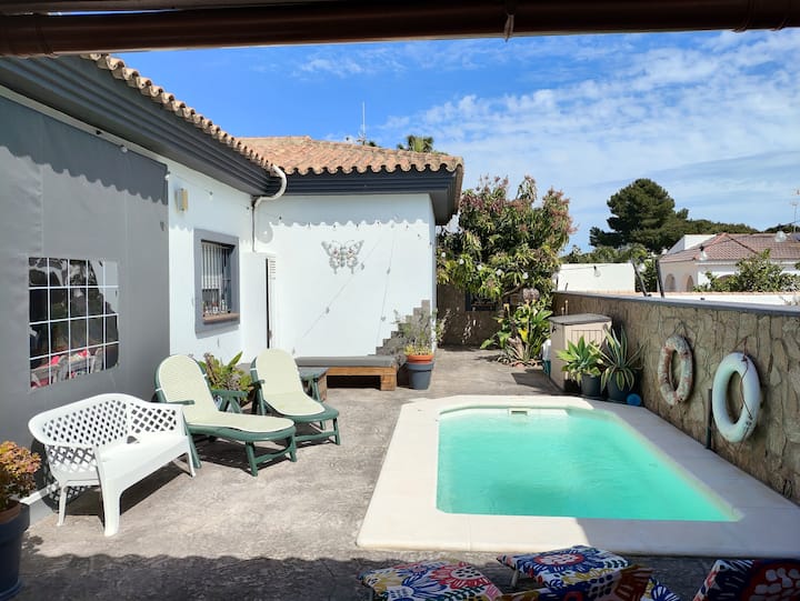 Casa Con Piscina En Los Gallos. - Cádiz