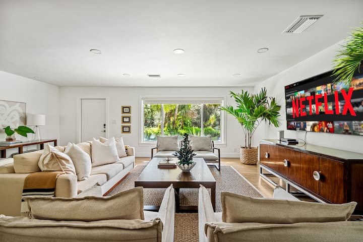 Tropical Oasis With Amazing Tiki, Pool - West Palm Beach, FL
