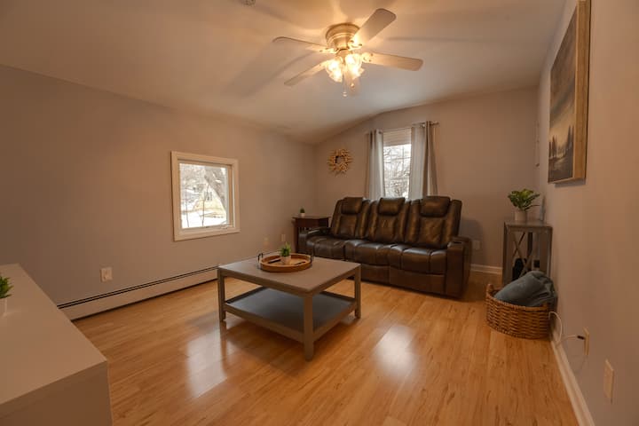 House On The Babbling Brook- Quiet 2br + King Bed! - Bear Mountain, NY