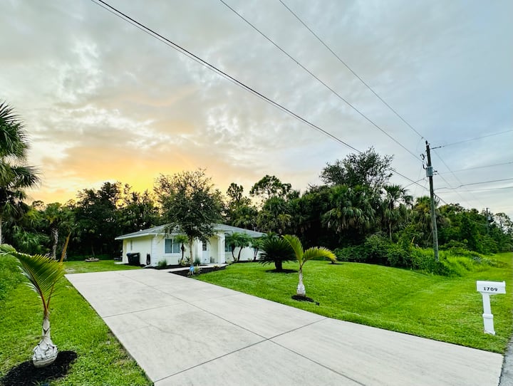 Quaint & Coastal By Punta Gorda - North Port, FL