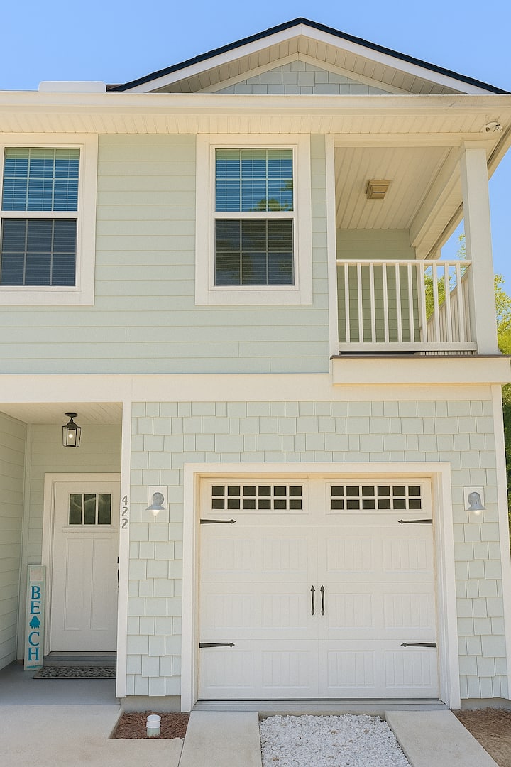 Prime Location! Pets Ok + Near The Beach - Jacksonville Beach, FL