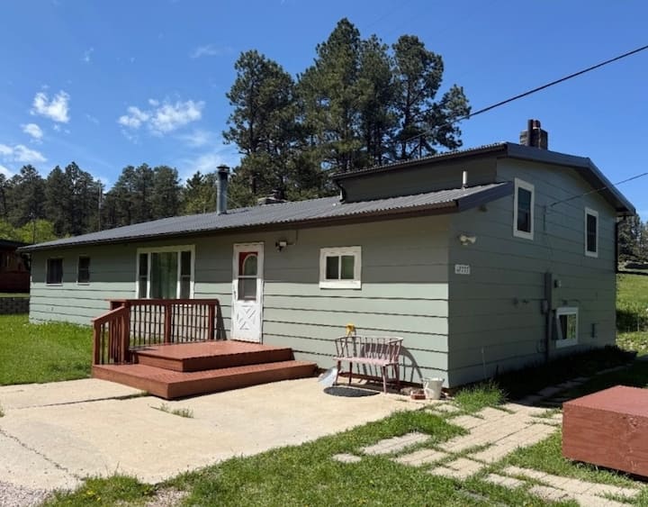 Welcome To The Hillside Hideaway - Hill City, SD