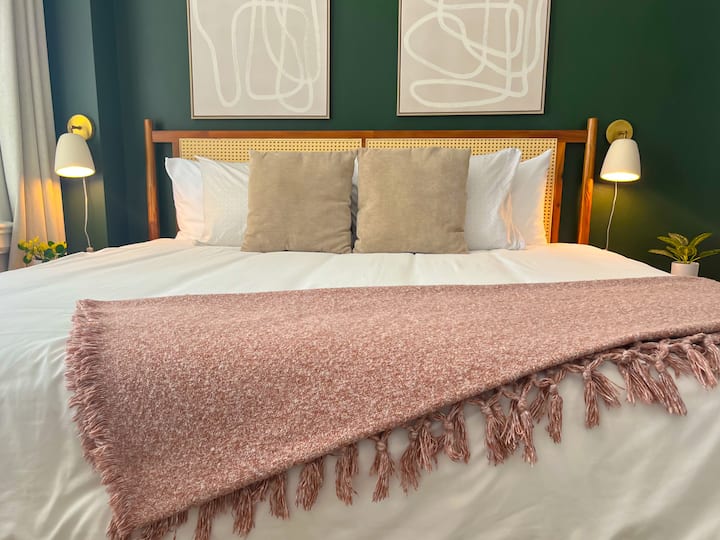 Historic Apt W/parking | Near Uab | King Bed | Gym - Birmingham, AL