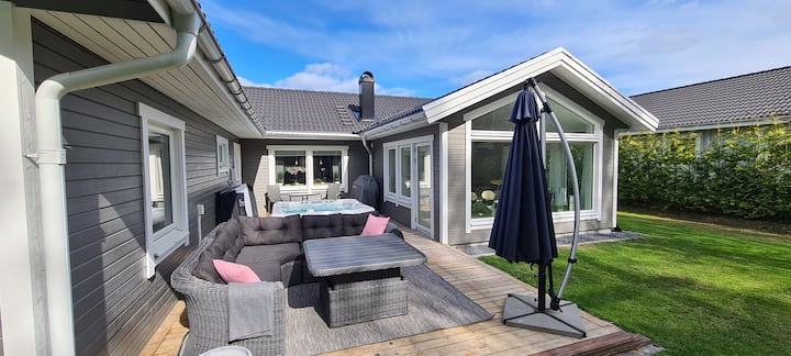 Modernt Hus Med Jacuzzi I Falun, Dalarna, 8 Pers - Falun
