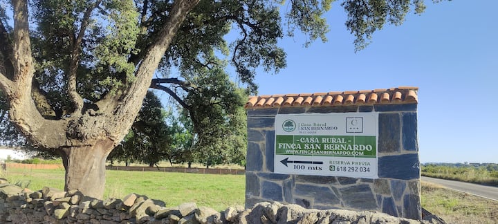 Casa Rural 3* Finca San Bernardo - Montehermoso