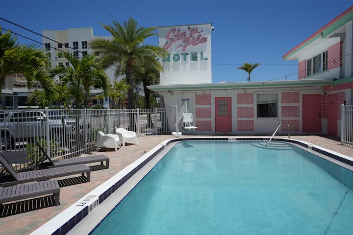 Tranquil Dock Retreat ~ Sta N Pla By The Dock - Clearwater Beach, FL
