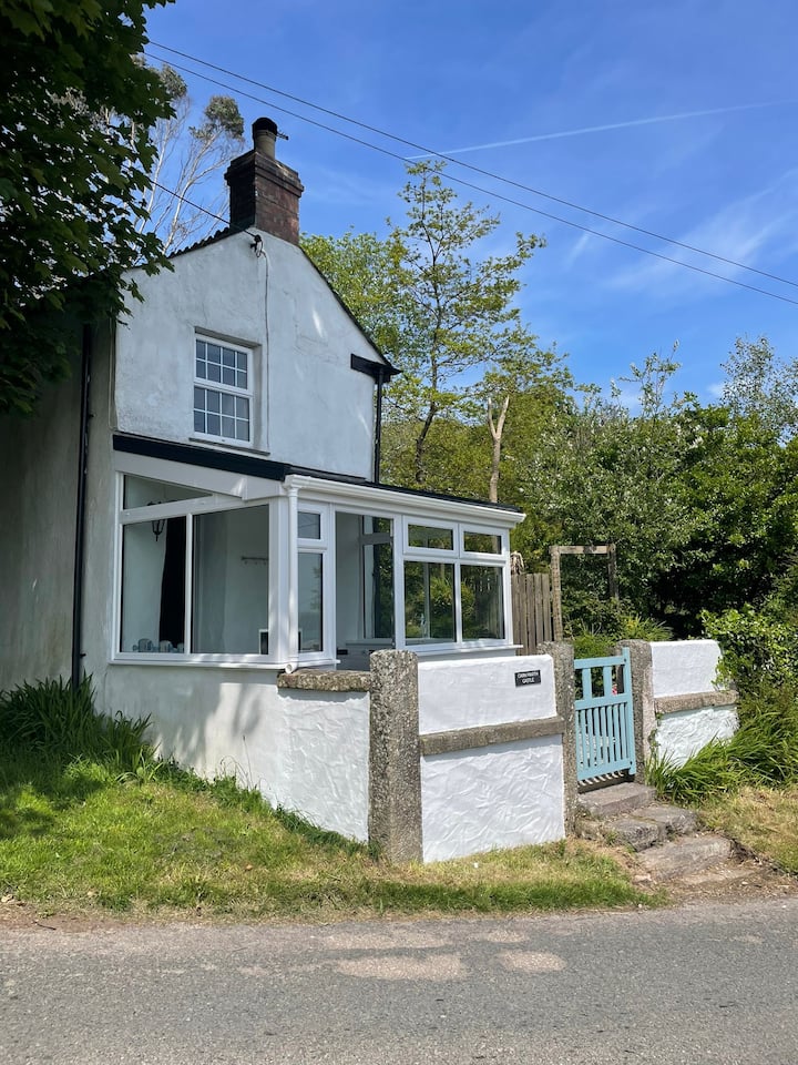 Small Rustic Cottage - Redruth