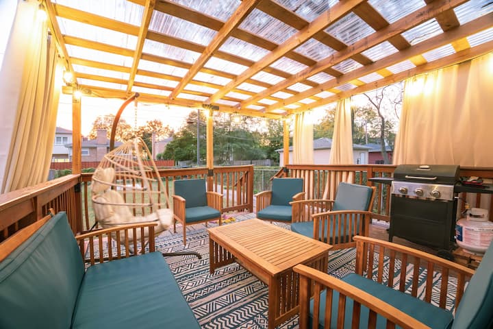 Luxe Limewash Getaway W/sun Deck - Skokie, IL