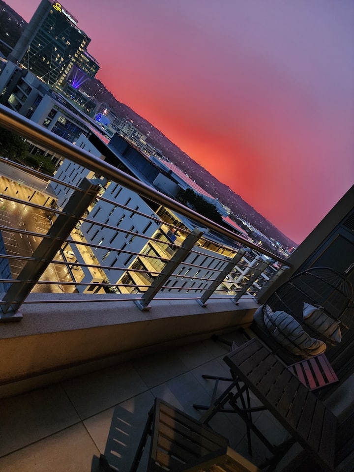 Menlyn Maine Apartment With Sunbet Casino View - Pretoria