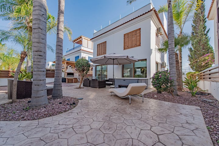 Villa Revi - Paralimni - Nissi Beach