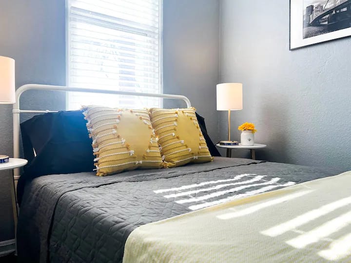 Crew Housing: Sleeps 28! 7br W/ 15 Beds & 4 Baths - Pittsburgh