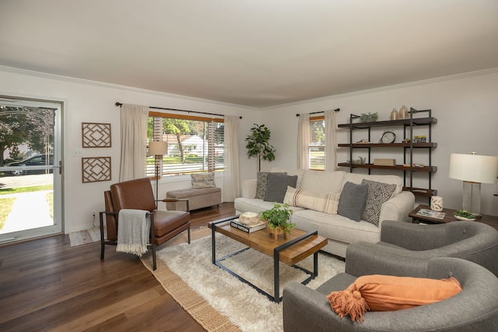 Spam® Fan Retreat 3 Bed, 2 Bath W/gym & Playroom - Austin, MN