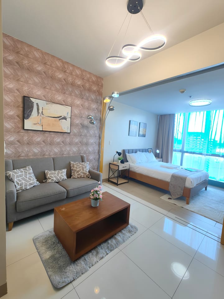 Amazing Fountain View 1br Condo In Uptown Bgc - Taguig