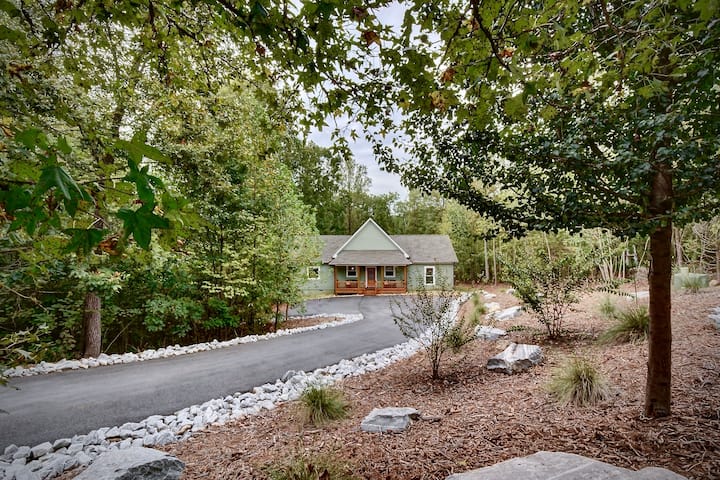 Timber Ridge: Lake Getaway W/ Dock Near Clemson! - Lavonia, GA