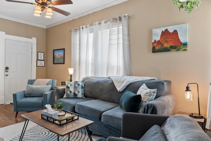 5/4 Now Avail * 3 Bed Downtown *Backyard*firepits - Colorado Springs, CO
