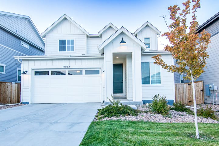 Modern Parker Home | Ev Charger & Large Yard - Colorado