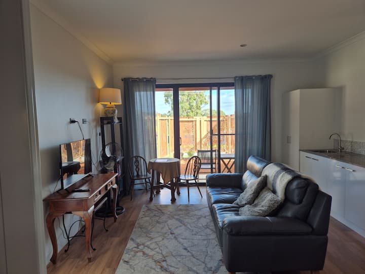 Pemberton Japanese Garden Studio 
2026 Superhost - Pemberton