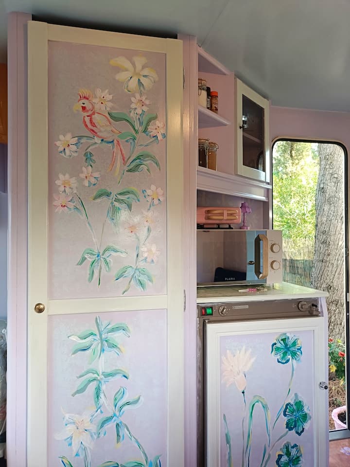 Caravana Adorável Com Jardim - Azeitão