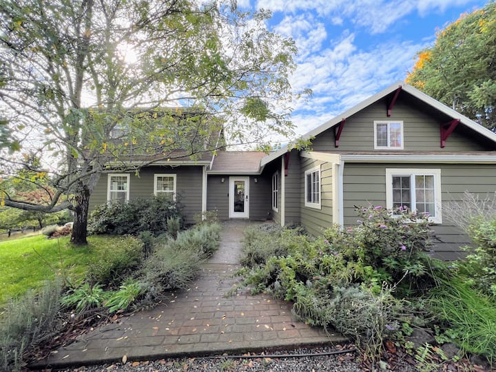 Peaceful Gorge Getaway In Underwood, 2bd/2ba + Den - White Salmon, WA