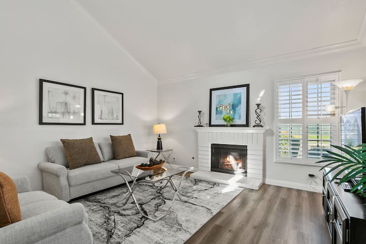 Elegant 3br Retreat W/ Office & Study E#18 - Irvine, CA