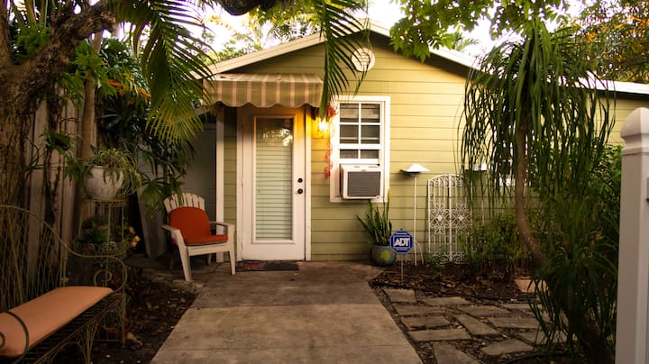 Downtown Delray Guesthouse - Tropical Oasis - Delray Beach