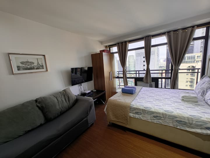 A Cozy Unit W Hotel-like Luxury Amenities & Mall - Makati