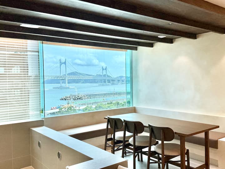 [스테이리안]신축오픈O광안대교뷰o온수자쿠지o합법숙소o넷플릭스o방3+화장실2o세스코방역 - Busan