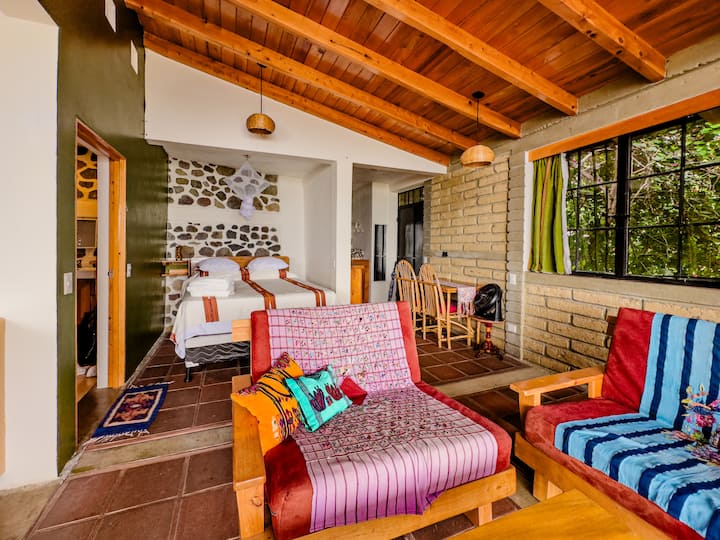 Cozy Hideaway With Breathtaking Lake Views - Guatemala
