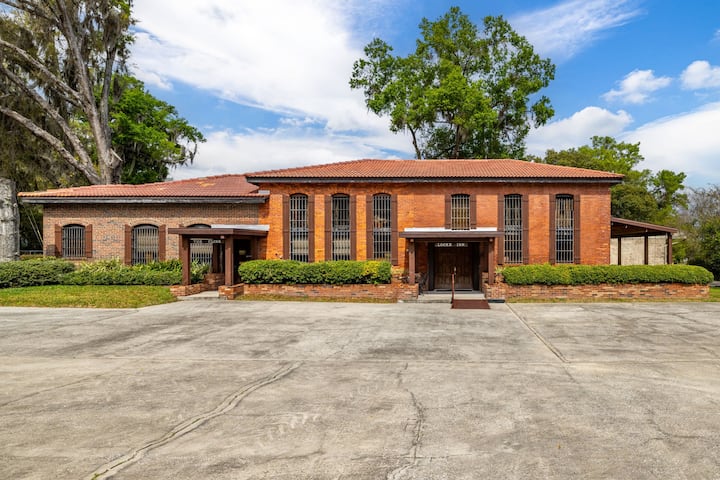 Dade City's Historic 1892 Locke Inn Estate - Dade City, FL