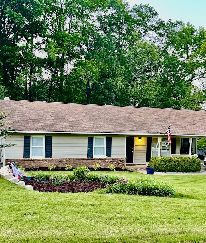 Ft Moore Is Just 13 Miles Away,  Close To Shopping - Columbus, GA