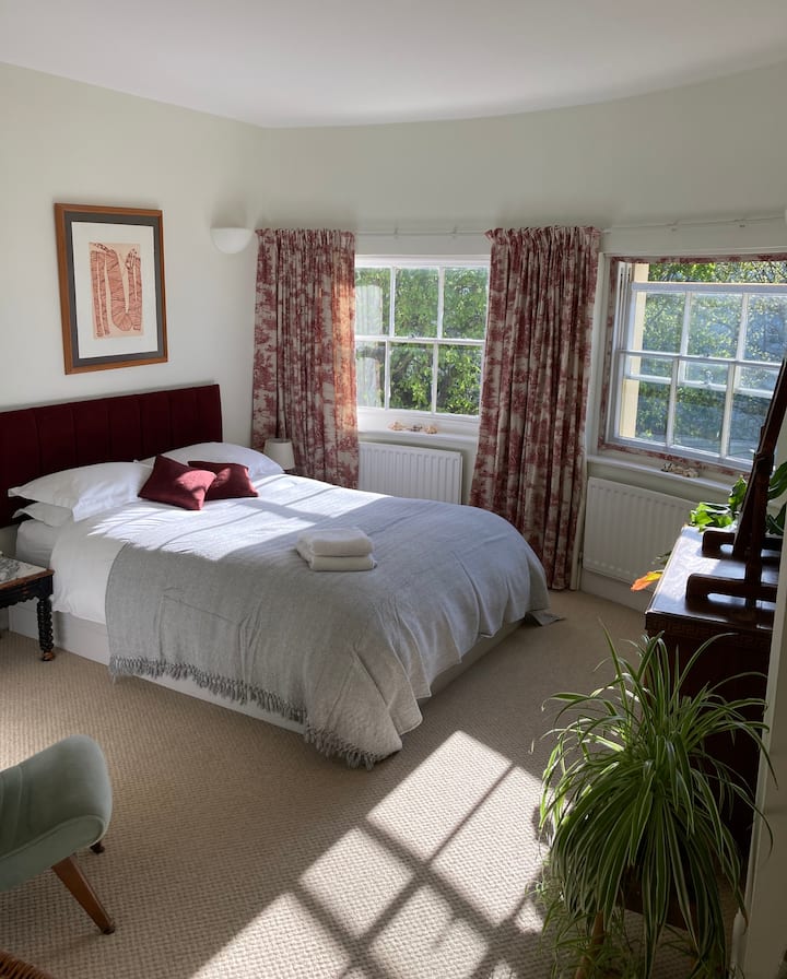 Round Apartment Town Centre - Steyning