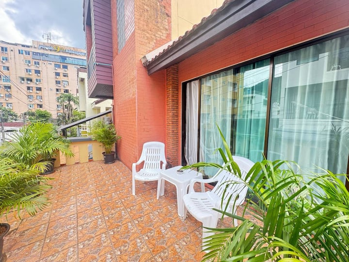 Room With Private Patio In Patong - パトンビーチ
