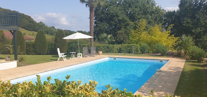 Maison Entre Mer Et Montagne (64) - Sare