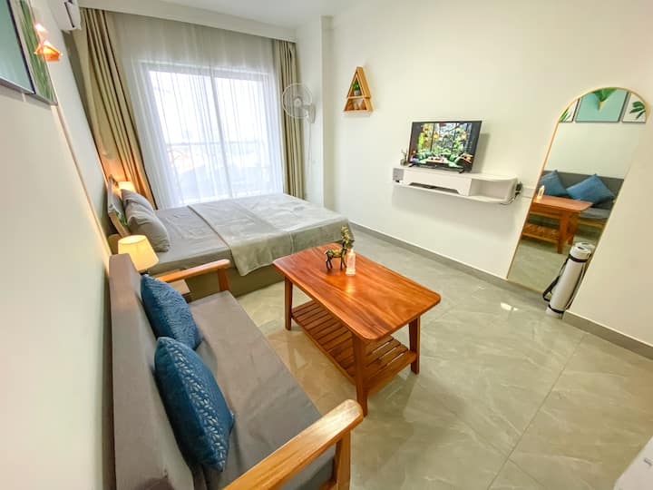 Cozy 9th-f Studio | Riverside & Night Market Views - Phnom Penh