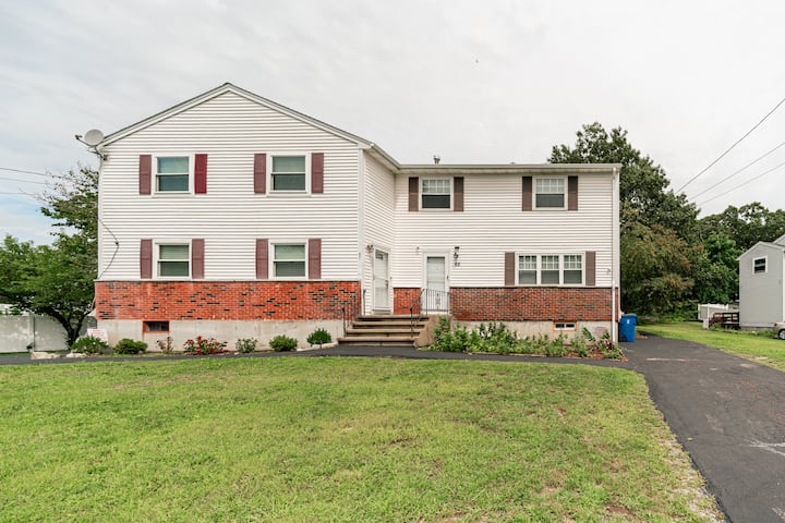 65 - 5br Randolph | Elegant Haven Near Dog Park - Brockton, MA