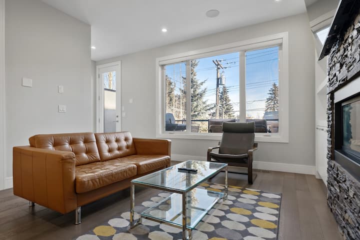 Luxury Downton Home W/ac, Free Parking &Jetted Tub - Calgary