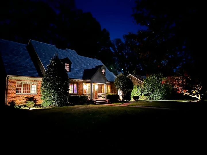 A Historic Petersburg Home - Petersburg, VA