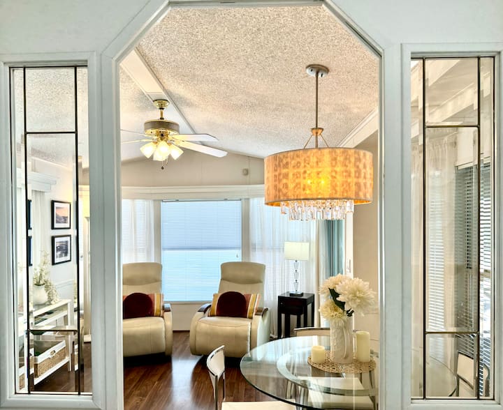 Cozy Bright Park Model, Vibrant 55+ Many Amenities - Mesa, AZ