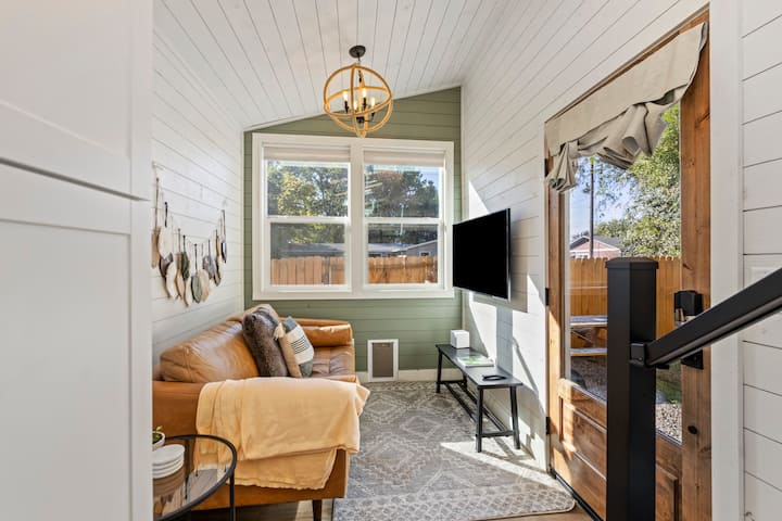 Urban Tiny Home Getaway - Caldwell, ID