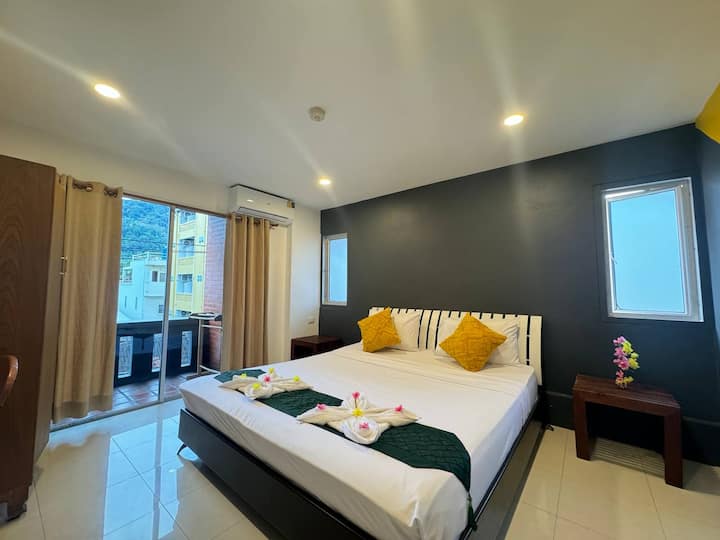 Room With Balcony And Shared Bathroom In Patong - Patong