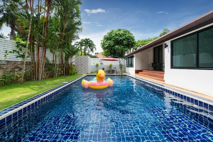 Grand Pool Villa Nai Harn - Phuket