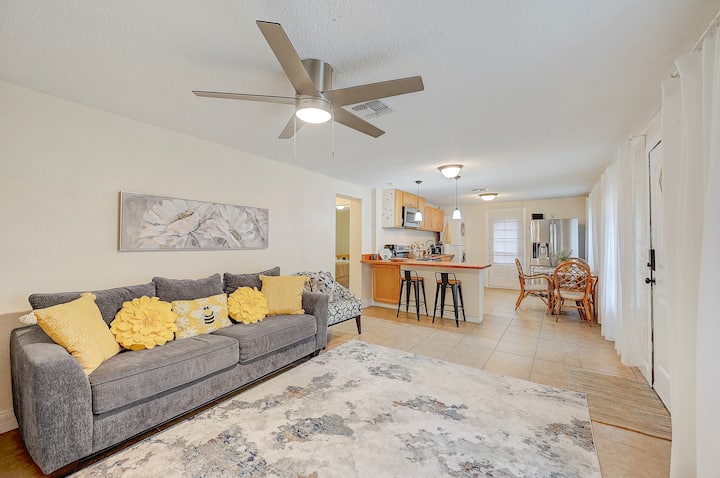 Bee Happy Home - St. Augustine, FL