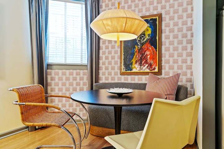 The Shingle Life Near Wrigley - Chicago, IL